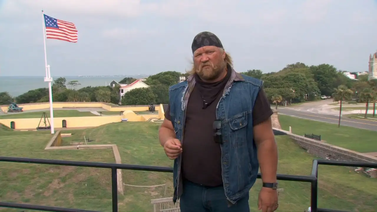 Watch American Ride Season 1 Episode 11: The War Goes South