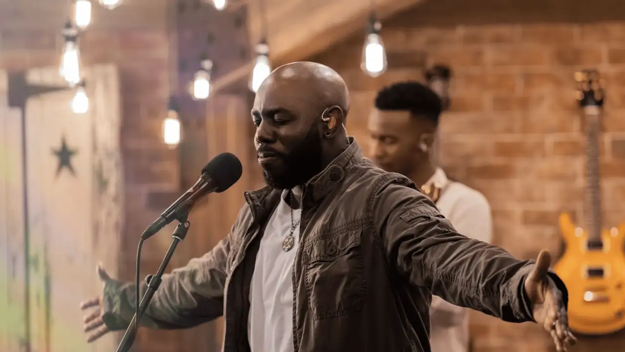 Watch Grace Notes 3 Episode 7: Johnathan Traylor / Michael McLean - BYUtv