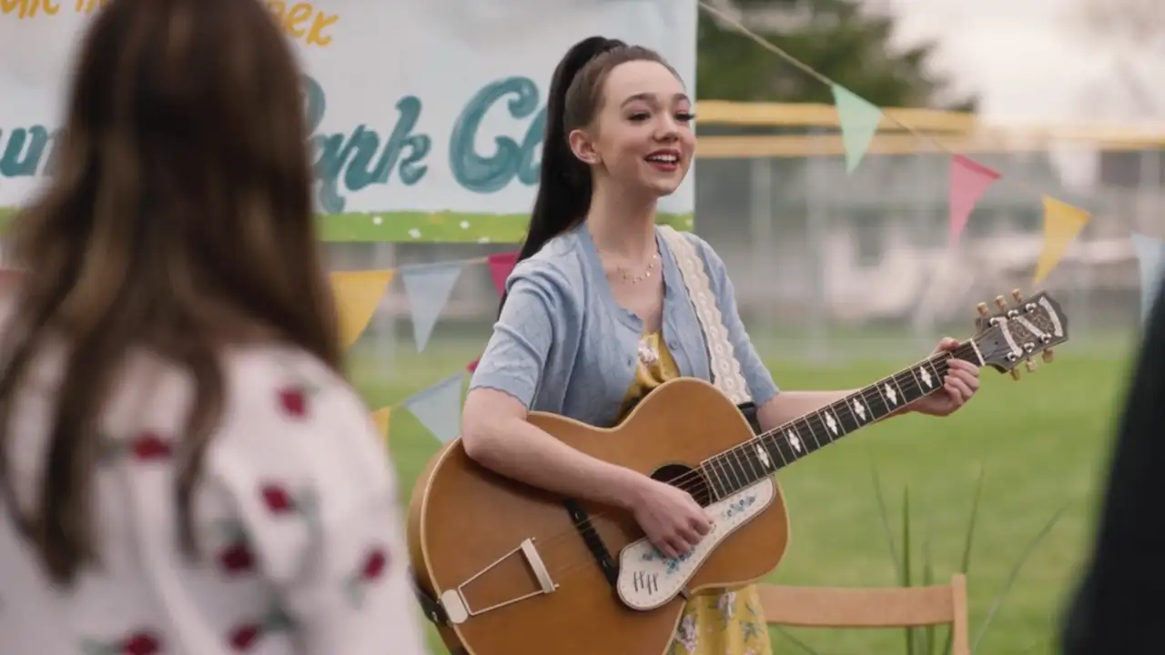 Watch Holly Hobbie 3 Episode 3: The Posing Performer - BYUtv