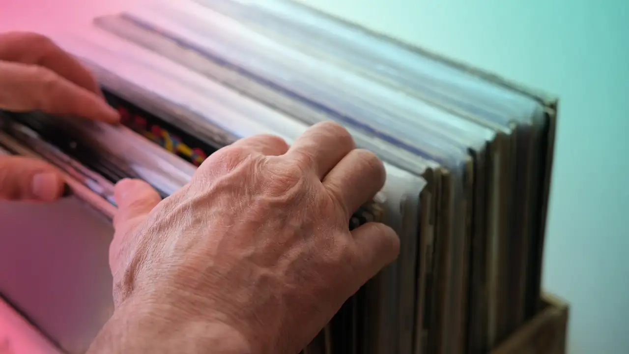 Watch The Lisa Show 1 Episode 896: Collecting Records - BYUtv